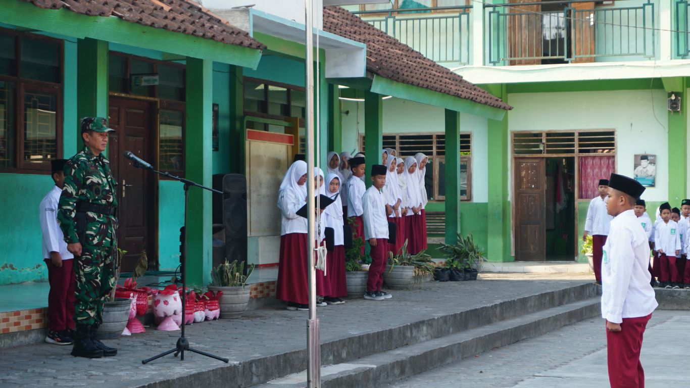 Kunjungi MI Sananul Ula, Danramil Piyungan Imbau Siswa Terapkan ...